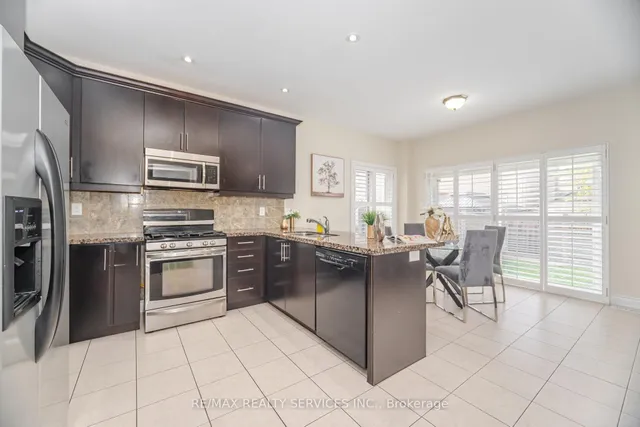 6 BEACON HILL Dr - A Powerful Real Estate Website | Mirror Real Estate