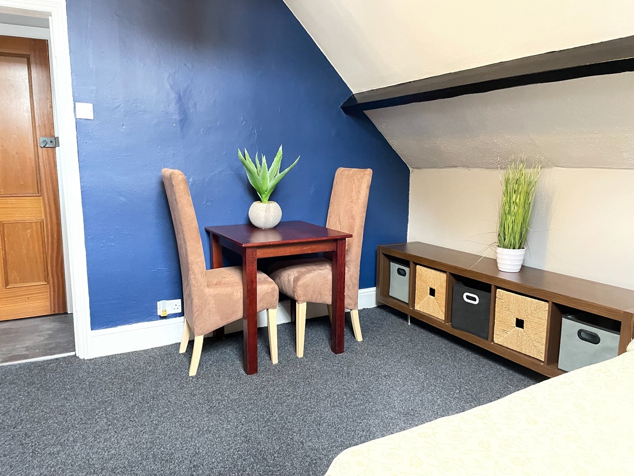 Studio Flat, Priory Road, S7, N1 7GU