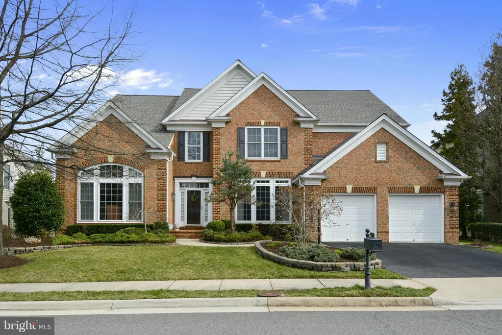 9881 E Hill Dr, Lorton, VA 22079