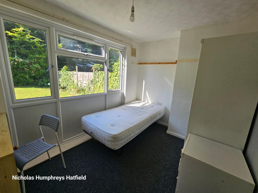 Indells, Hatfield, AL10