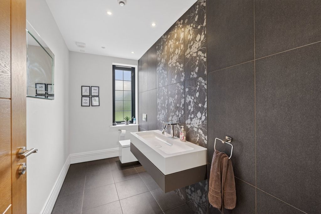 6 bed detached house for saleSquirrels Chase, Prestbury, Macclesfield ...
