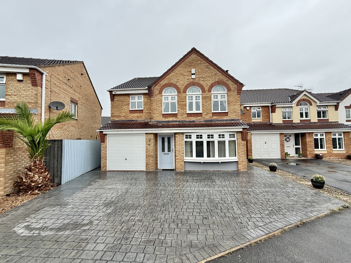 16 Carr Beck Road, Castleford, WF10 5JS - 4 bedroom Detached house ...