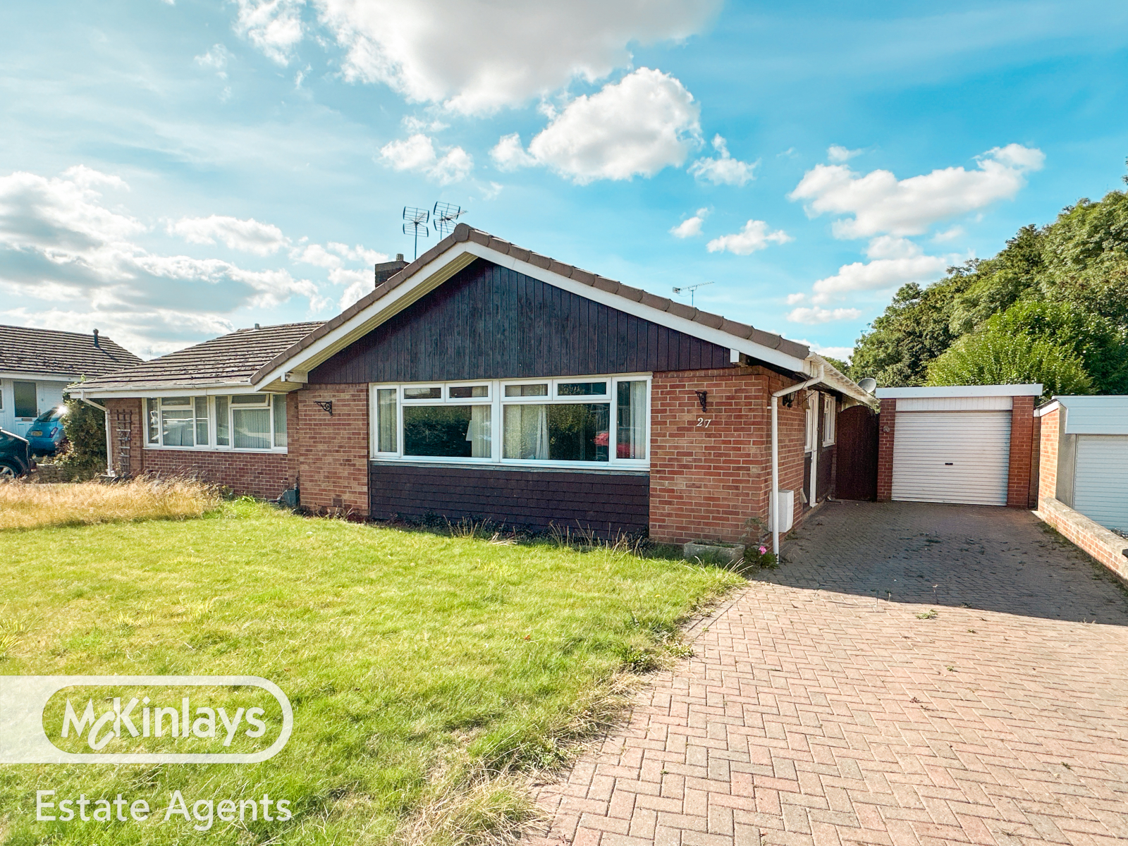 27 Blackbrook Road, Somerset, Taunton, TA1 2UR - 3 bedroom Bungalow Under Offer - £275,000