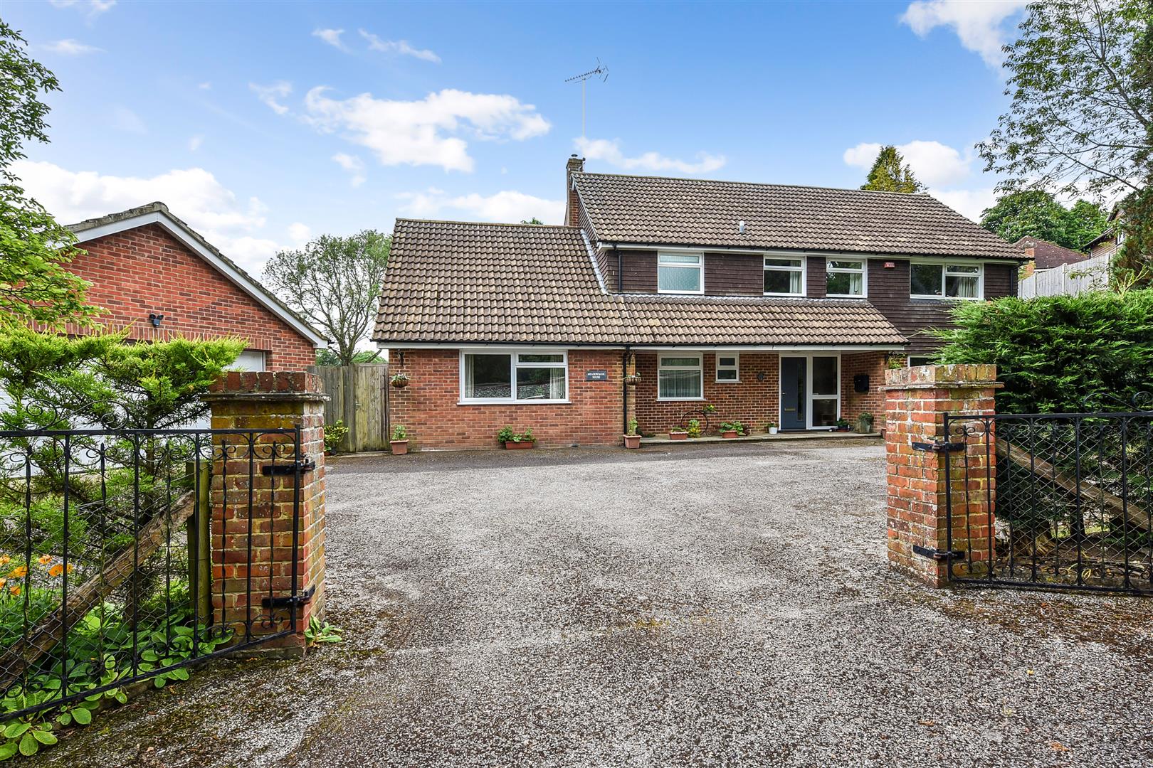 Meadowbank Five Bells Lane, Nether Wallop Stockbridge - 5 bedroom ...