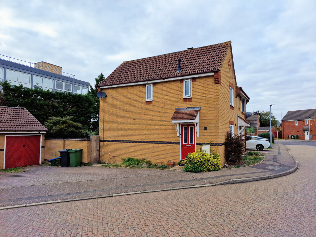 Coltsfoot Drive, Peterborough, PE2 - 3 bedroom Semi-detached house To ...