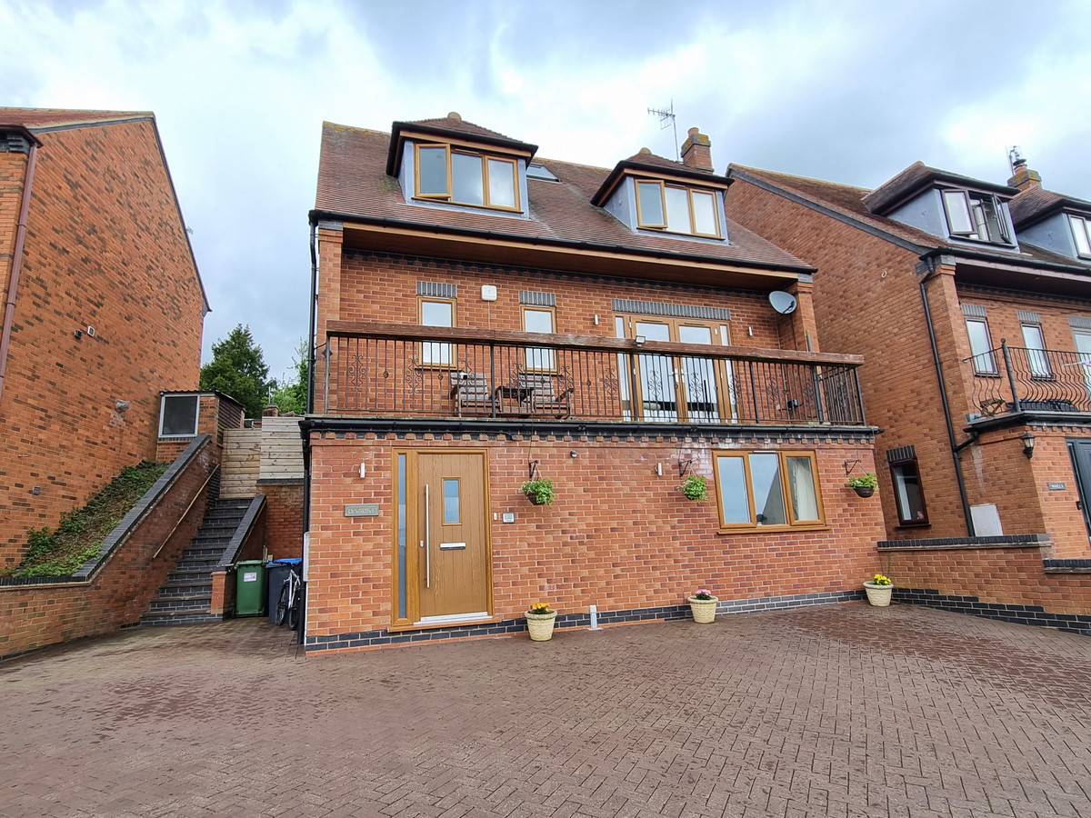 School Hill, Napton, CV47 - 4 bedroom House (unspecified) For Sale - £ ...